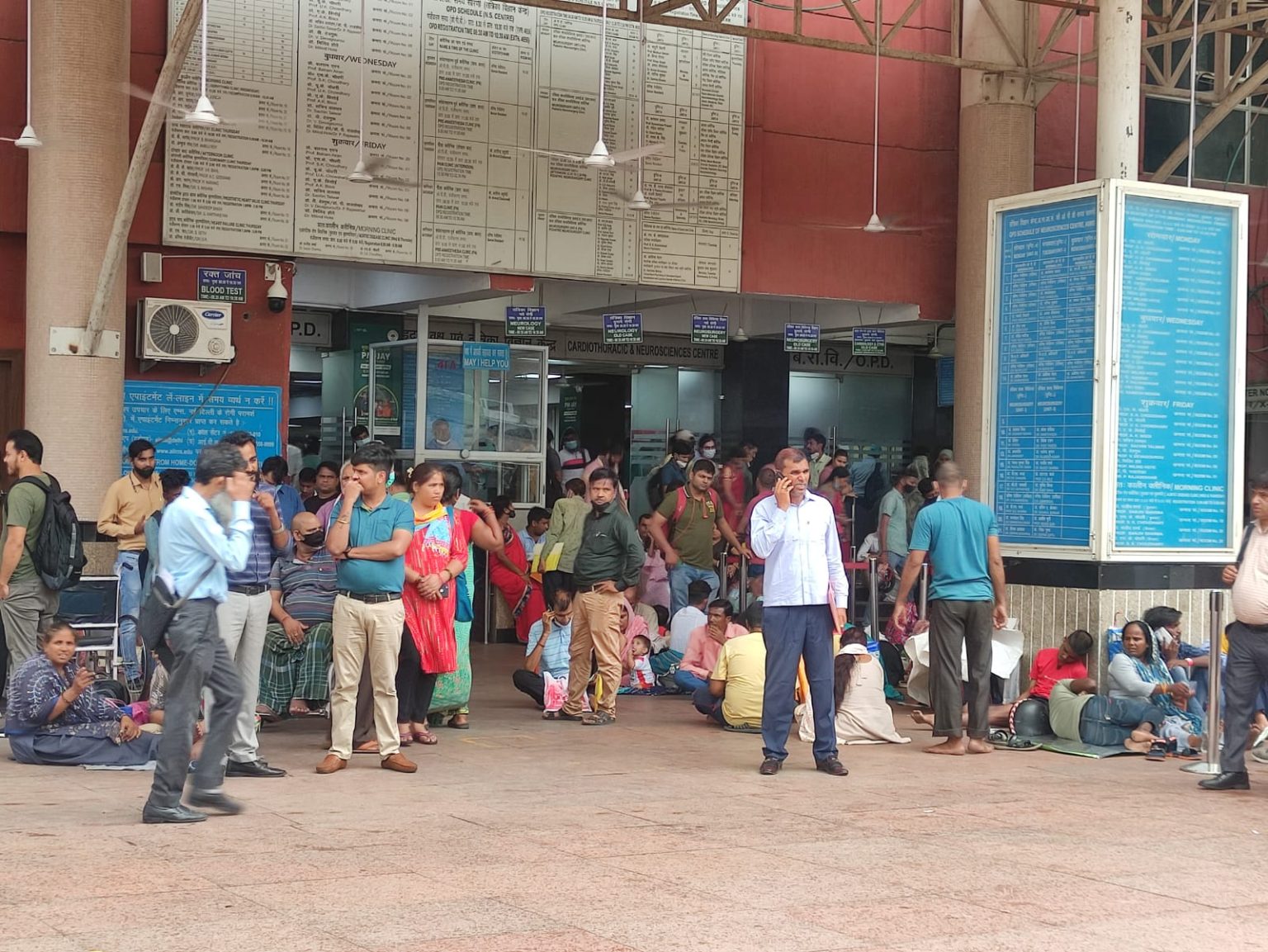 AIIMS in Delhi crowded; Patients wait endlessly - The Raisina Hills